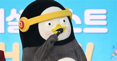 [포토]펭수 헤드셋 흘러내려도 귀엽죠