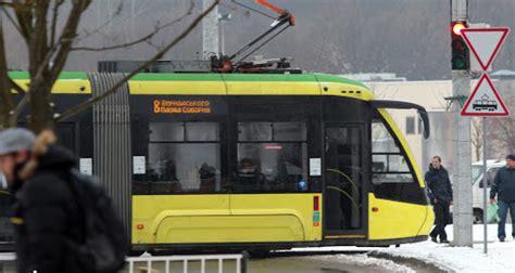 В сихівських трамваях уже лунають колядки • Сихів Медіа