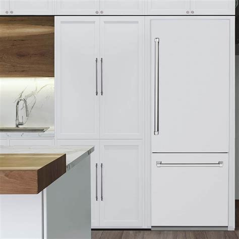 Built In Refrigerators For A Seamless Kitchen