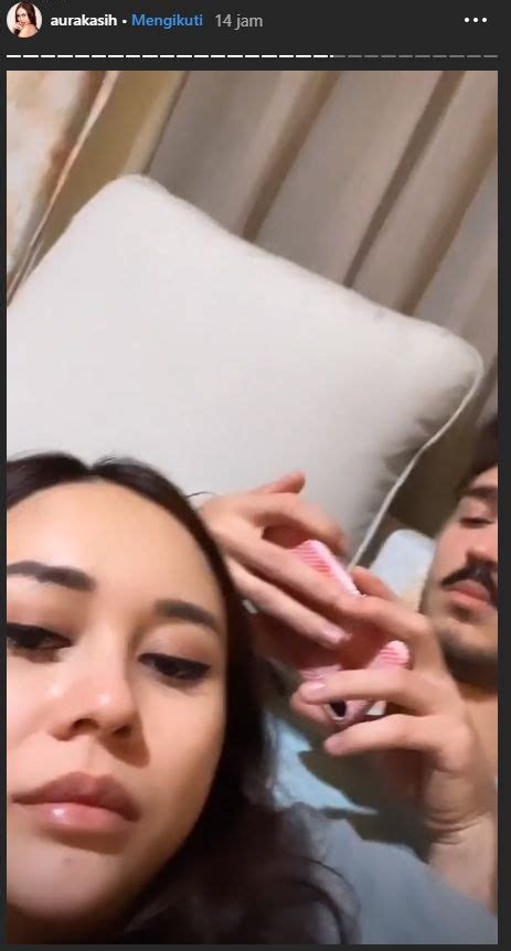 Telanjang Aura Kasih Bugil