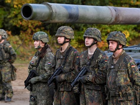 В Германии заявили об оставшейся «голой из за поставок Киеву армии Политика Мир