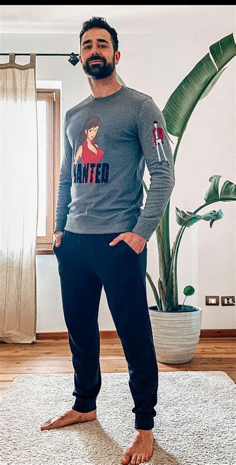 Roberto Valbuzzis Feet