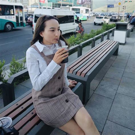 Мөнгөн Морь Хүүхдэд хайртай бол хамгийн сайн багш гэж үг