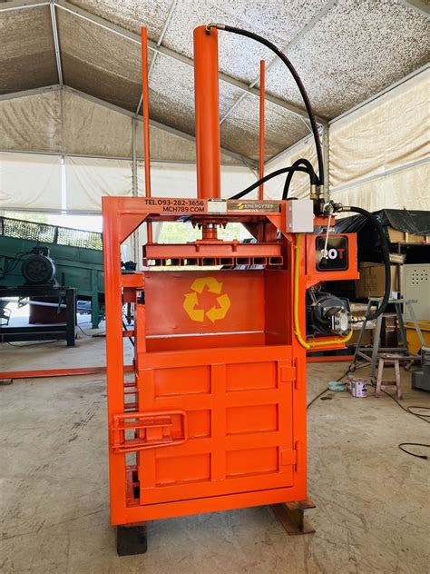 รุ่นขายดี เครื่องอัดขยะ รุ่น 20t แรงดันไฮดรอลิค 20 ตัน อัดก้อนสี่เหลี่ยมขนาด 40 80 ซม Oil