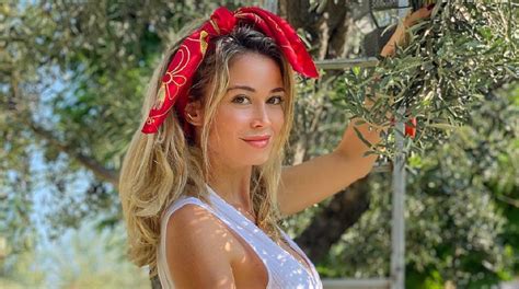 Diletta Leotta Instagram Imponente In Top E Smilzi Hot Pants Persino