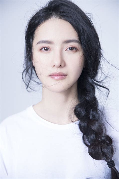 ปักพินโดย Natasia Tjahjadi ใน Zhang Zhi Xi 张芷溪