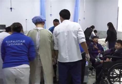 Сурагчид нулимс асгаруулагч гэх цацлага сургуулийн коридорт цацсан нь ТОГТООГДСОН