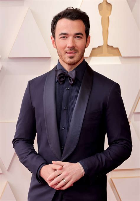 Kevin Jonas Gets Skin Cancer Removed From Hairline