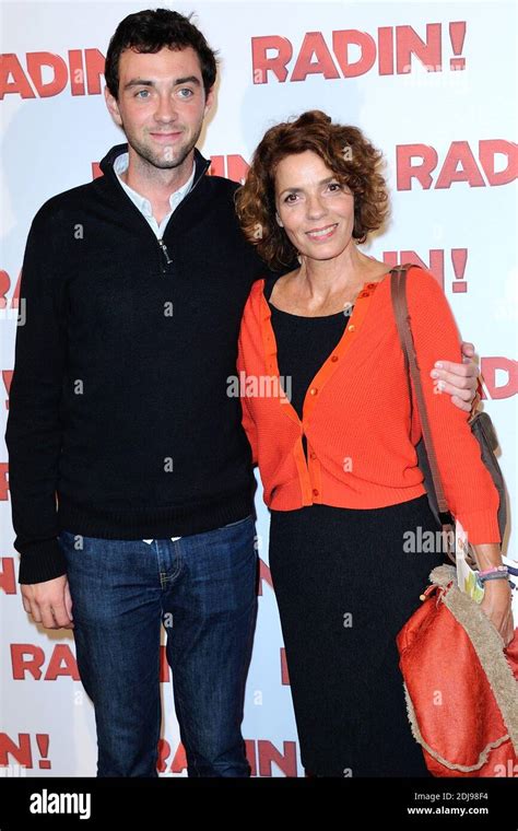 Elizabeth Bourgine Et Son Fils Assistent A Lavant Premiere Du Film
