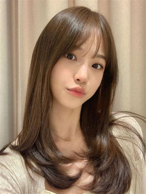 Bangs With Medium Hair Medium Hair Cuts Medium Hair Styles Fringe