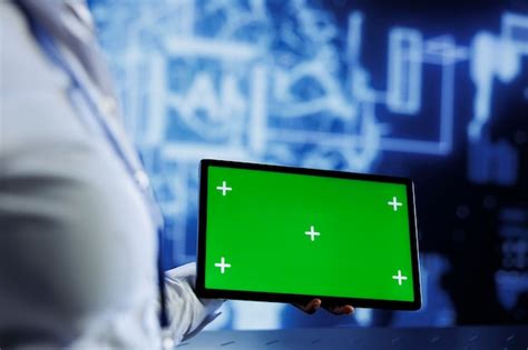 管理者はモックアップ タブレットを使用して、人間の脳をモデルにした人工知能ニューラル ネットワーク ノードを開発します。隔離されたスクリーン