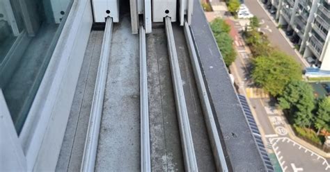 오래된 아파트라 먼지도 많고 정말 지저분했는데 말끔하게 청소해주셨어요 사이 청소라 시간이 짧았는데도 빠르게 청소 해주셔서 만족했습니다 넘 감사합니다 숨고 숨은고수