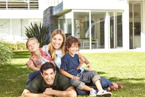 عکس استوک پدر و مادر و فرزندان شاد کد محصول 149958