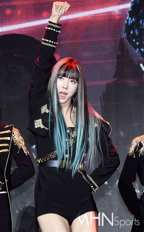 드림캐쳐 유현 손들고 힘차게 포토