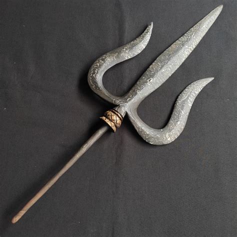 Jual Koleksi Trisula Antik Pamor Untu Walang Istimewa Kinatah Sepuh Emas Kota Surakarta