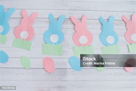 Diy와 아이들의 창의력 단계별 지침 색깔의 종이에서 부활절 토끼를 만드는 방법 5단계 수제 부활절 공예 0명에 대한 스톡 사진 및 기타 이미지 Istock