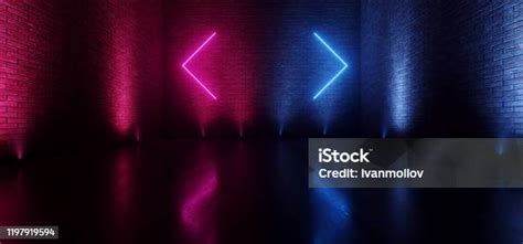 네온 빛나는 보라색 파란색 창고 지하 차고 터널 복도 화살표 모양의 조명 포인터 스튜디오 클럽 댄스 콘크리트 벽돌 벽 빈 3d 렌더링 0명에 대한 스톡 사진 및 기타 이미지