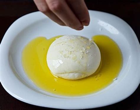 Как сделать домашний сыр Моцарелла | Recipe | Food, Food 52, Mozzarella