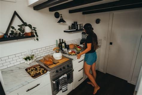 See Inside A Teeny But Dreamy Off Grid Tiny House In Hawaii Off Grid