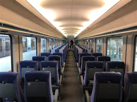 Der Innenraum Des Db Ic 2 Klasse Großraumwagens Bahnbilder De