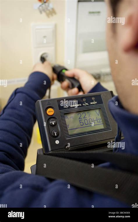 Master Electrician Student Using A Voltmeter On A Vde Measuring Station