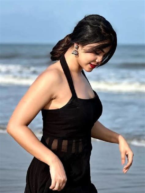 Amulya Gowda ಕಡಲ ಕಿನಾರೆಯಲ್ಲಿ ಬಿಗ್ ಬಾಸ್ ಸುಂದರಿ ಅಮೂಲ್ಯ ಗೌಡ Kannada News