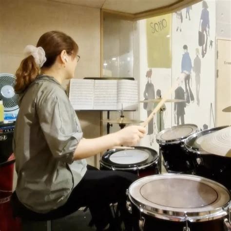 시험기간에도 여유로운 우리 아들 ㅎㅎ 어제는 엄마 고등학교를 가는게 행복한걸까라는 질문을 하더라 순간 심장이 쿵 내려앉았는데 애써 태연한 척 다른 것