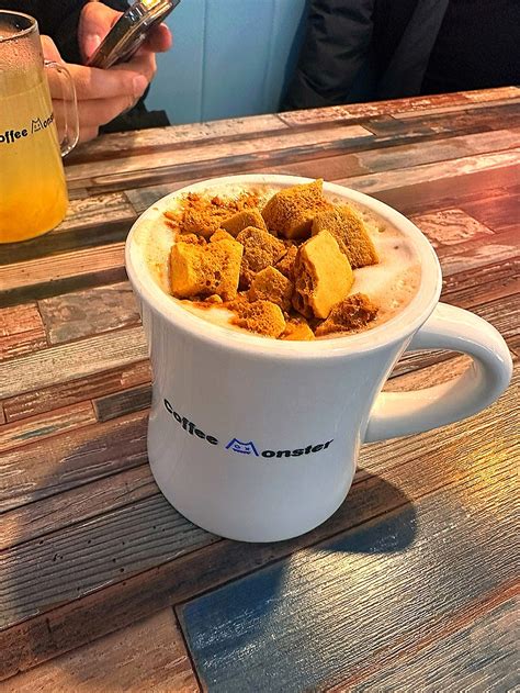 군산 지곡동카페 커피몬스터 신선한 원두와 감각적인 분위기