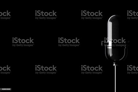 근접 촬영 빈티지 실버 마이크와 빈 공간을 당신에 대 한 텍스트 3 차원 렌더링 마이크에 대한 스톡 사진 및 기타 이미지