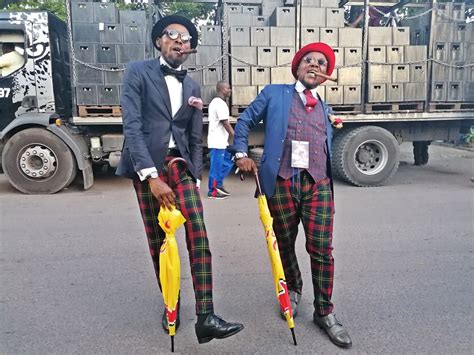 Sapeurs Los Dandis Del Congo Y La Sape Kumakonda
