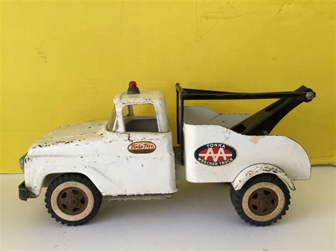 Vintage Tonka Wrecker Tow Truck Pressed Steel White 4616254072