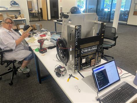 Super Sized Cyber Bot Working Model Details Parallax