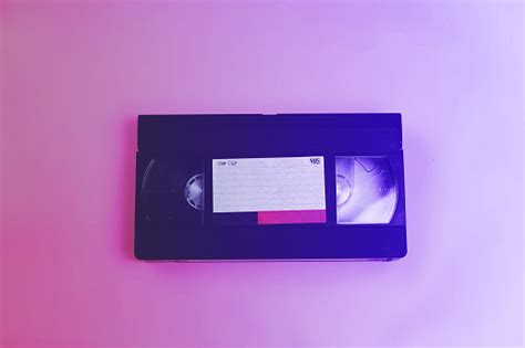 비디오 Vhs 레트로 빈티지 카세트 테이프 70s 80 년대 90 년대 스타일 분홍색 배경 1980 1989 년에 대한 스톡 사진 및 기타 이미지 Istock