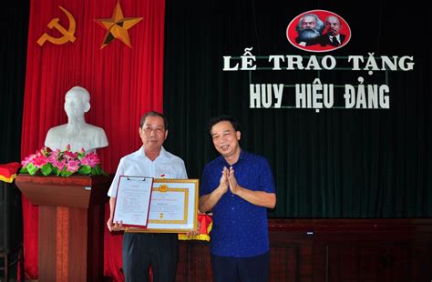 M U D N B I Ph T Bi U Trao Huy Hi U Ng