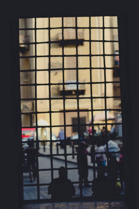 무료 이미지 빛 건축물 창문 유리 반사 색깔 정면 조명 인테리어 디자인 대칭 관광 명소 모양 현대 미술 3264x4928 56149 무료