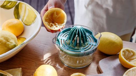 Genius Pin Trick Makes Juicing Lemons So Much Easier With Less Mess