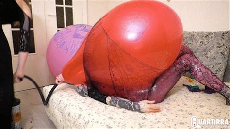 Q525 Ava And Kira Pump 25 Inch Balloons To Burst Under Each Others