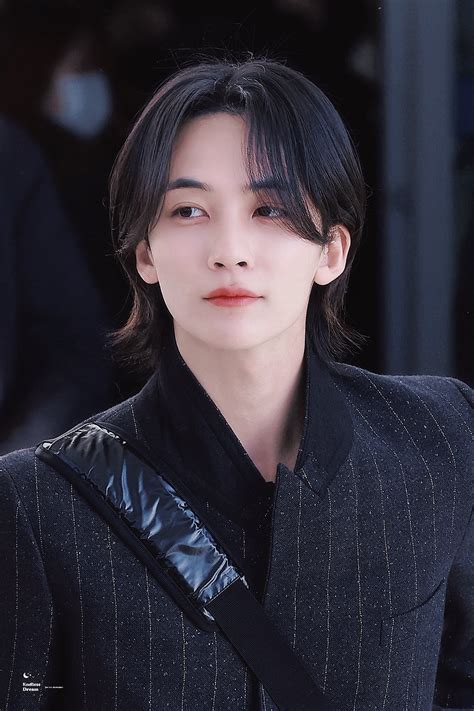 잡담 윤정한과 생로랑의 만남이라 인스티즈 instiz K POP 예능 카테고리