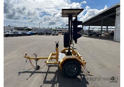 Buy Used 2016 Giga Signs 2016 Giga Signs Ptl2 Traffic Light Trailer Set