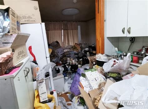 약혐 집에 쓰레기를 안치우고 쌓아두면 정신병일까 미스터리공포 에펨코리아