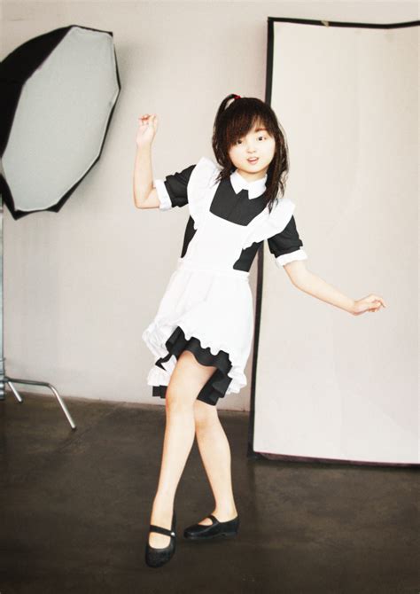 Japanese Maid Girl By Statsu