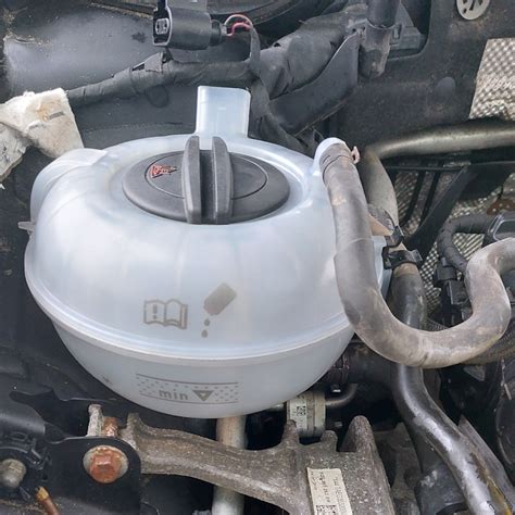 Расширительный бачок без силиката. — Volkswagen Passat B8, 1,8 л, 2015 ...