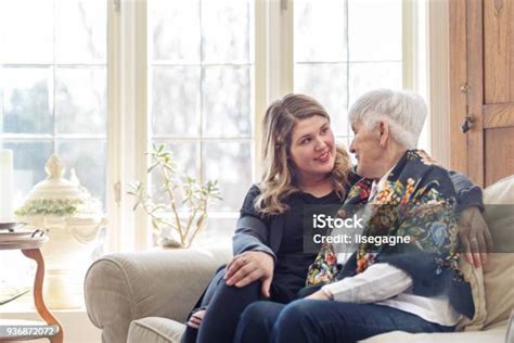 어머니의 날을 축 하 하는 다 세대 가족 손녀에 대한 스톡 사진 및 기타 이미지 손녀 손자 손녀 할머니 Istock