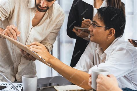 Premium Photo Data Analysts Team Of Office Worker Collaborate On Bi