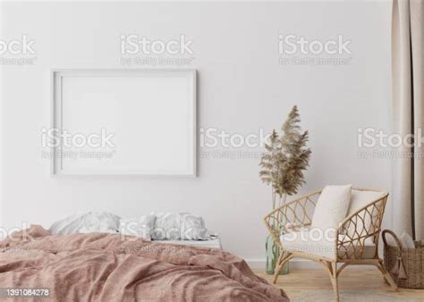 현대 침실의 흰색 벽에 빈 액자 보호 스타일로 인테리어를 모의하십시오 무료 사진을위한 복사 공간 포스터 침대 등나무 안락 의자 팜파스 잔디 쪽모이 세공 마루 바닥 3d