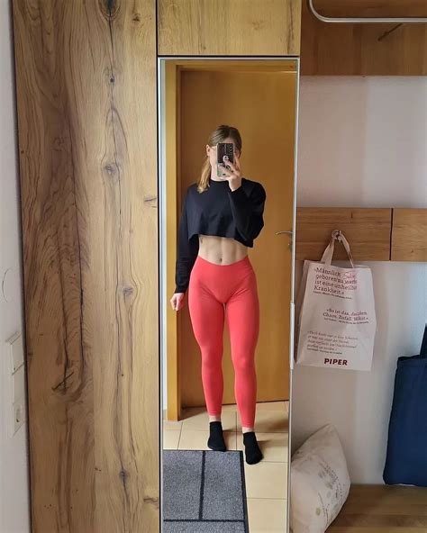 Julia Jxlia V2 On Threads