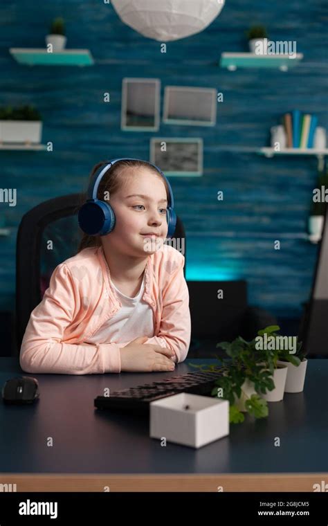 Monitor Primary Babe Hi Res Stock Photography And Images Alamy