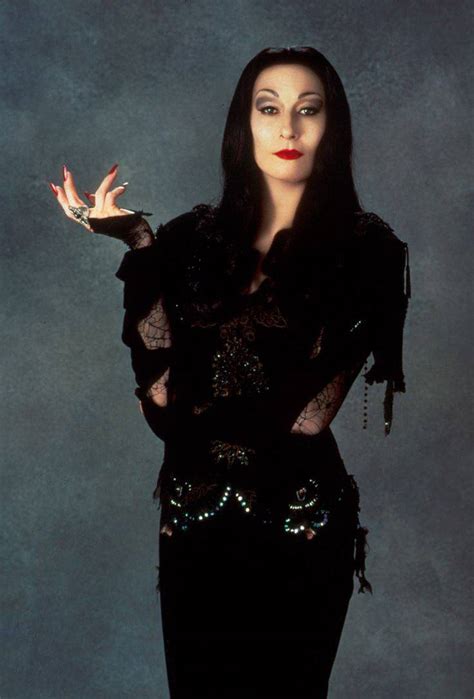 Los Locos Addams Así luce Anjelica Huston la mujer que dio vida a