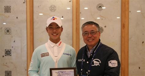 Kpga 정식 데뷔 이후 첫 상금 수상자에 ‘기념 수표 액자 전달