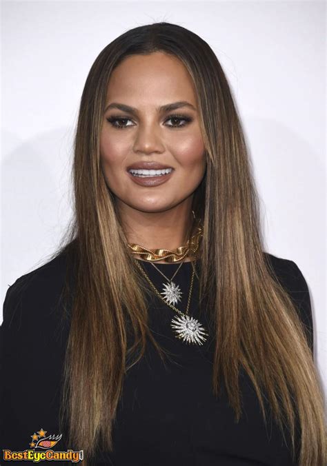 Christine Teigen Photo 3936105 717x1024